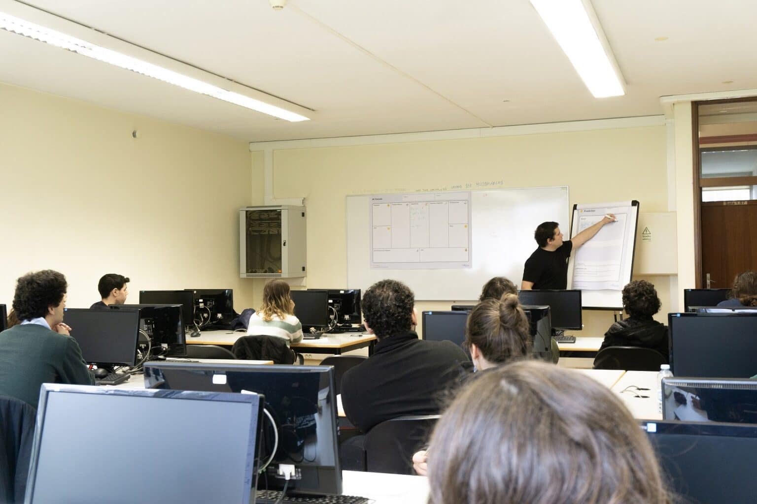 Empowering Future Leaders with AI: NILG.AI at UPdate 2024 - NILG.AI